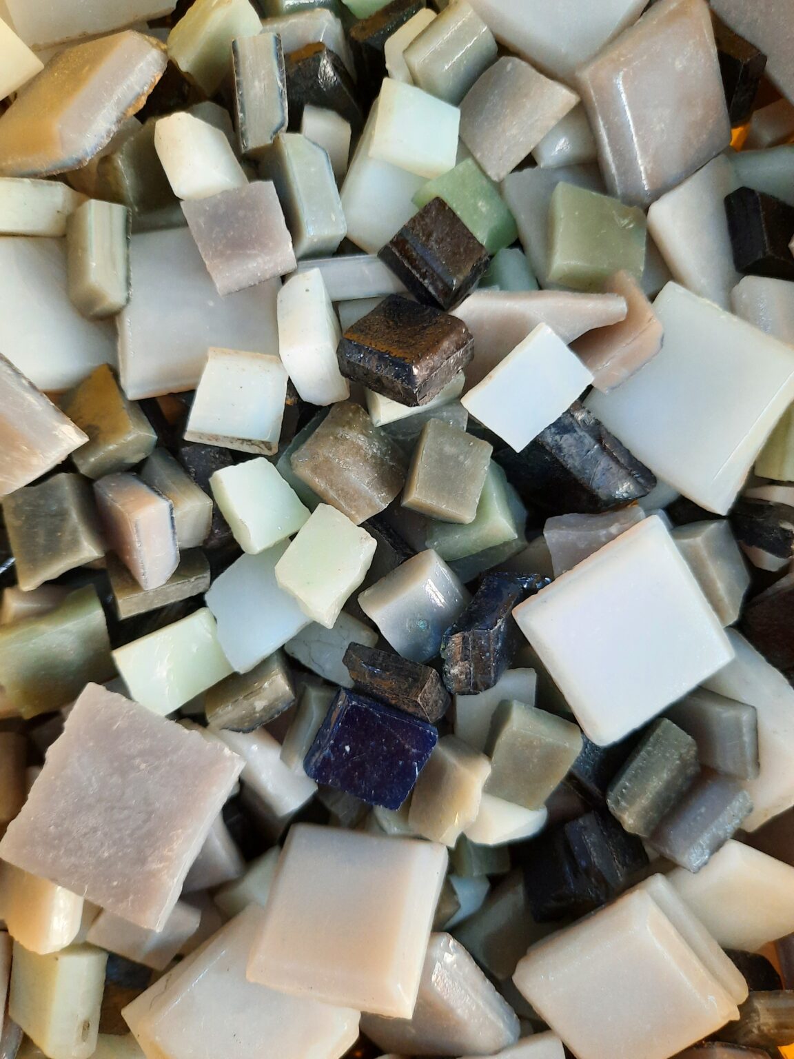 Vidrotil 1x1 mix Branco Preto - Berton e Shahini Mosaicos